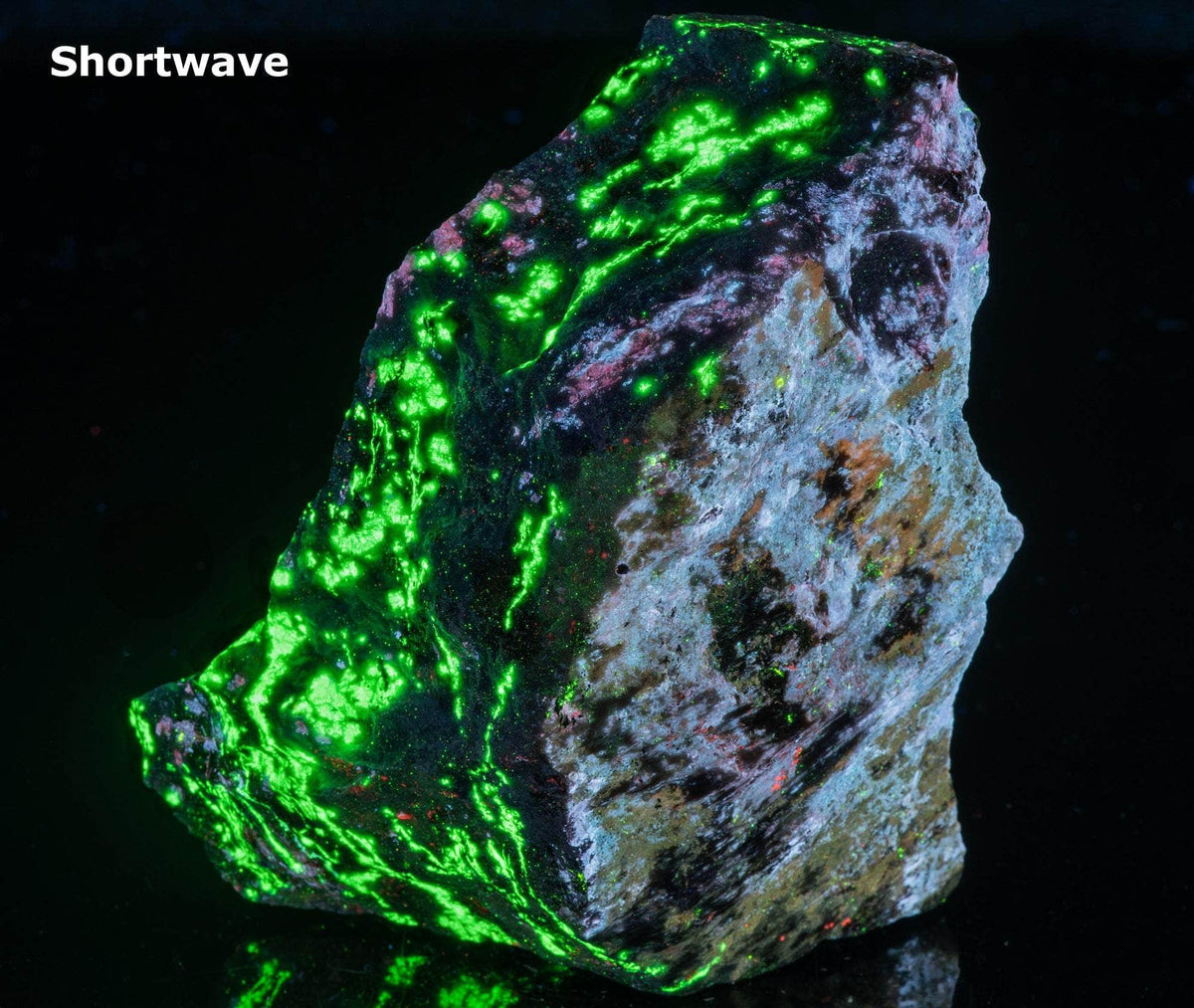 A rare Franklin assemblage of margarosanite, prehnite, axinite (red ...